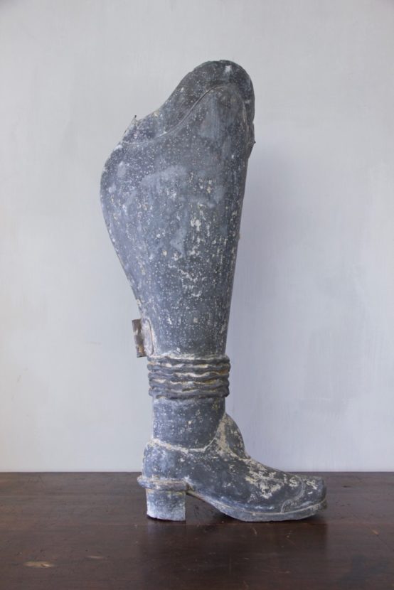 A rare antique French Zinc Boot trade sign 1901 – European Antiques