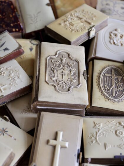 A collection of antique French celluloid missals – European Antiques